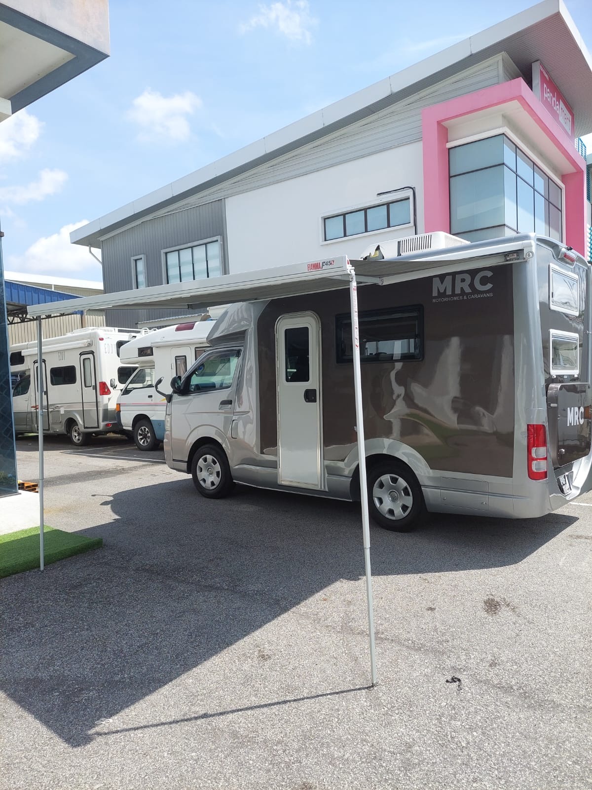 [For Rent] Toyota Hiace Bigfoot 3.0 Petrol - RV2U