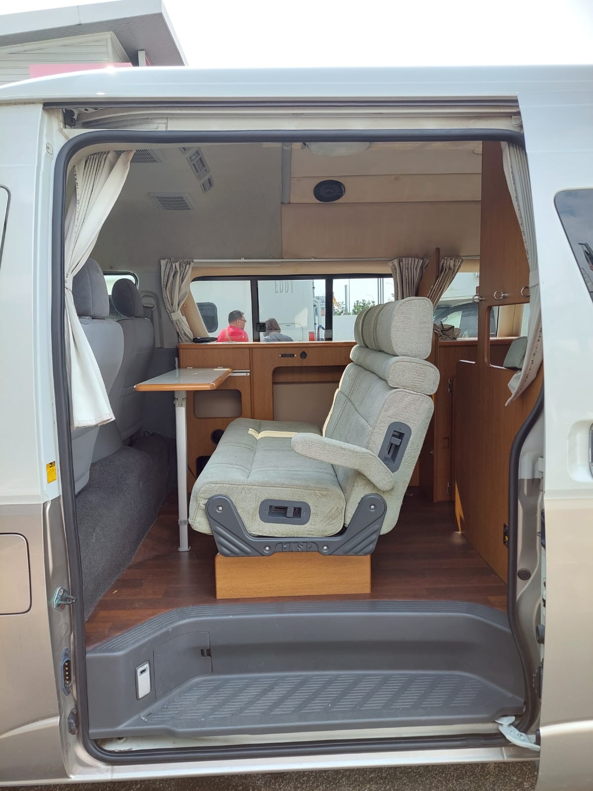 [For Rent] Campervan Toyota Hiace 2.7 Petrol - RV2U